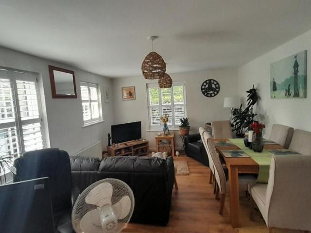 Leighton Buzzard Bright double en suite room Mon to Fri let