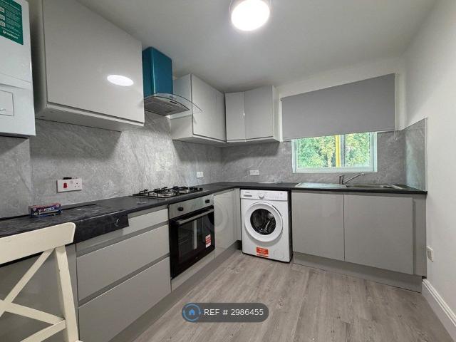 Leighton Buzzard Road, Hemel Hempstead HP1, 2 bed flat to rent, £1,500 pcm | PrimeLocation