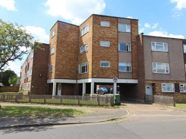 Leighton Court, Cheshunt 2 bed maisonette to rent £1,650 pcm £381 pw