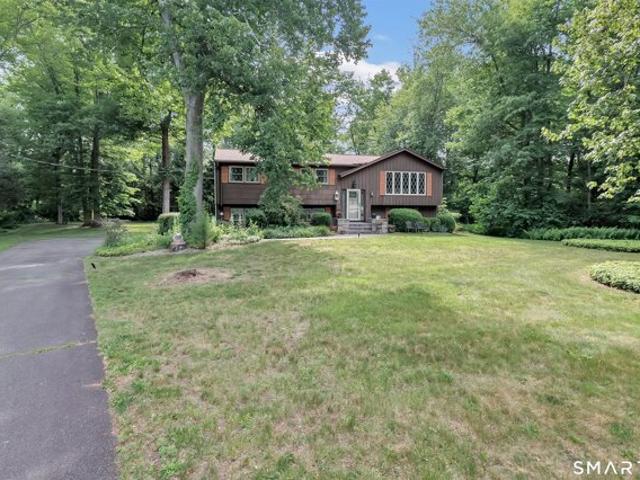 Leighton Ct, North Haven, Home For Sale
