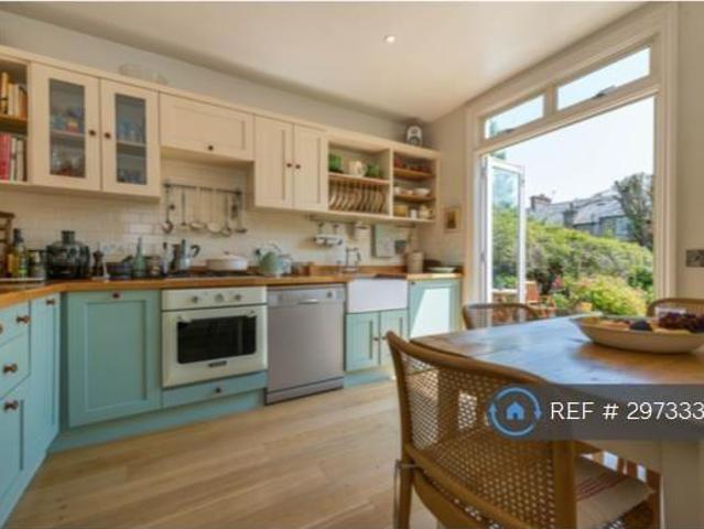 Leighton Gardens, London, NW10 2 bed flat to rent £2,480 pcm £572 pw