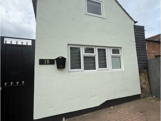 Leighton Road, Bush Hill Park EN1, 1 bed detached house to rent, £1,450 pcm | PrimeLocation
