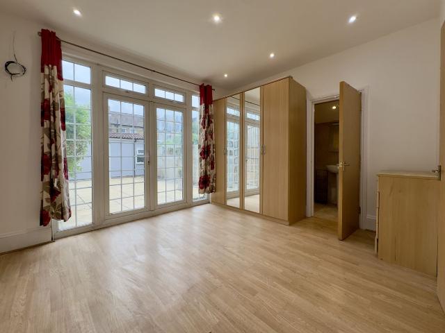 Leighton Road, London W13, Studio to rent, £1,500 pcm | PrimeLocation