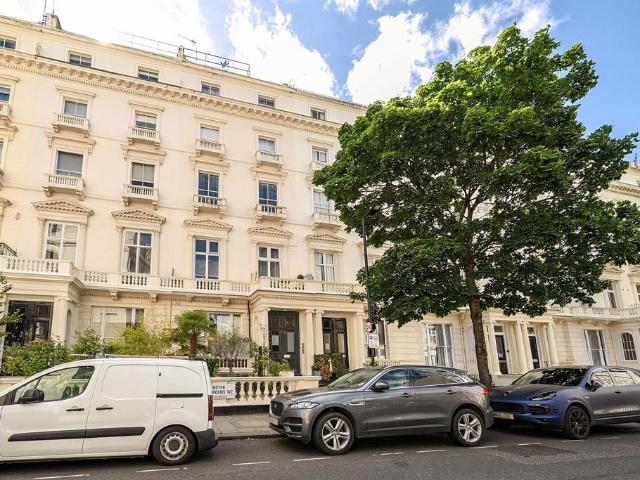 Leinster Gardens, Bayswater, London, W2 Studio to rent £2,400 pcm £554 pw