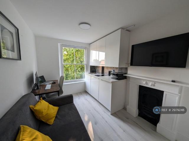 Leinster Gardens, London, W2 Studio to rent £1,995 pcm £460 pw