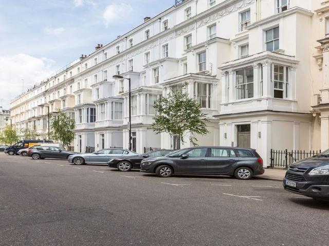 Leinster Square, Bayswater W2, 2 bed flat to rent, £2,708 pcm | PrimeLocation