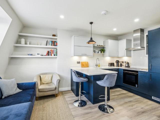 Leinster Square, Notting Hill. 2 bed flat to rent £3,750 pcm £865 pw