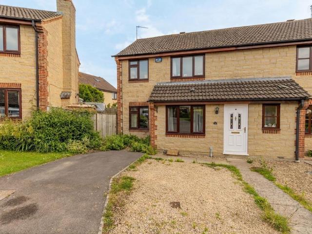 Leland Close, Malmesbury, SN16 3 bed semi detached house to rent £1,550 pcm £358 pw