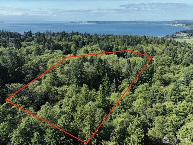 Leroy Cir, Clinton, WA 98236