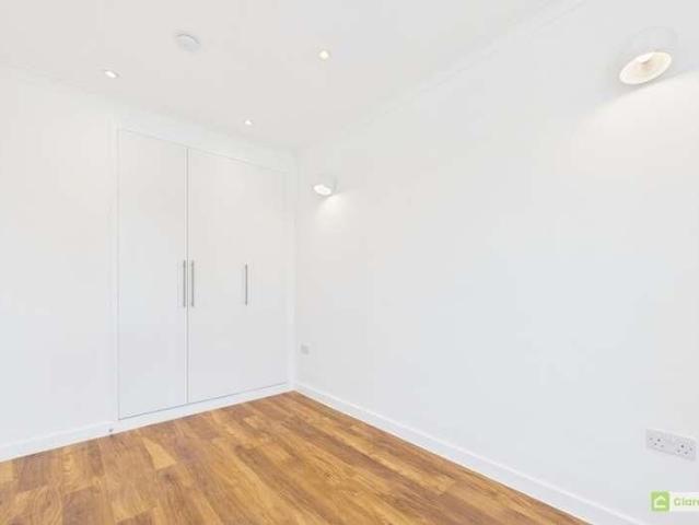 Lesbourne Road, Reigate, RH2