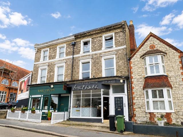 Lesbourne Road, Reigate RH2, 2 bed flat to rent, £1,450 pcm | PrimeLocation