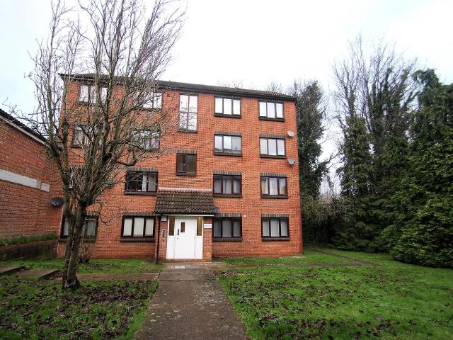 Lesley Place, Maidstone ME16, 2 bed flat to rent, £1,100 pcm | PrimeLocation