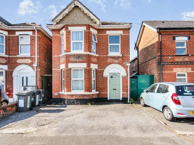 Leslie Road, Bournemouth BH9 4 bed property to rent £2,400 pcm £554 pw