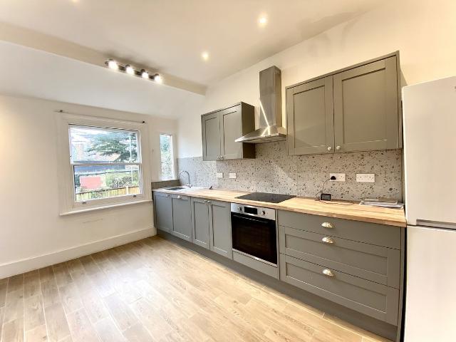 Leslie Road N2, 2 bed flat to rent, £2,000 pcm | PrimeLocation