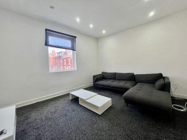 Leslie Terrace, Leeds LS6, 2 bed maisonette to rent, £1,100 pcm | PrimeLocation