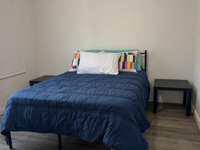 Less than 10 minutes from San Marco Renovated Sept 2025 Huge Lot for Parking 3 Bathrooms