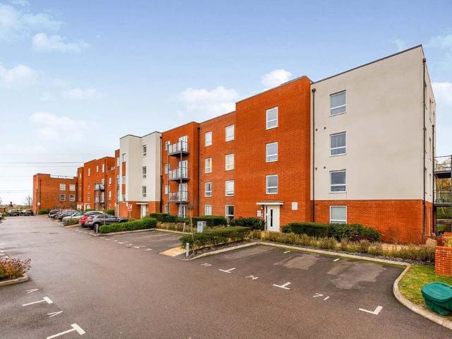 Lett Lane, Ebbsfleet Valley DA10 2 bed flat to rent £1,750 pcm £404 pw