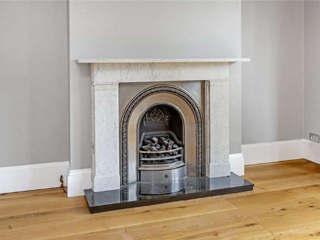 LET* A beautifully finished 4 bedroom home located just 0.6 miles from Richmond station