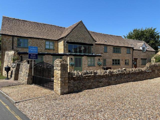 Letch Lane, Bourton on the Water. 5 bed detached house to rent £3,250 pcm £750 pw