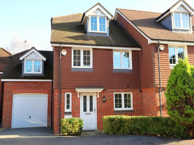 LETCOMBE PLACE, HORNDEAN 5 bed townhouse to rent £2,250 pcm £519 pw