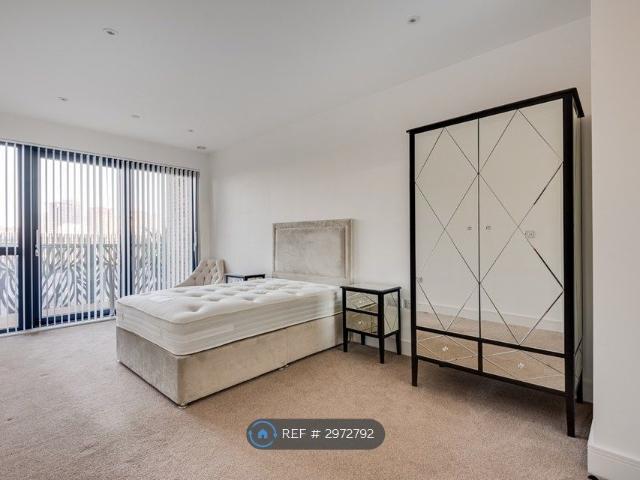 Leven Road, London E14, 3 bed flat to rent, £3,000 pcm | PrimeLocation
