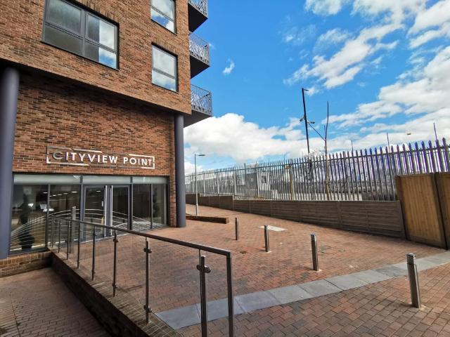 Leven Road, London E14 2 bed apartment to rent £2,200 pcm £508 pw