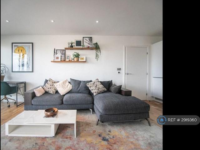 Leven Road, London, E14 2 bed flat to rent £2,000 pcm £462 pw