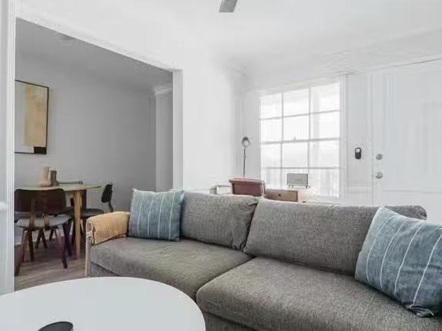 Levering Avenue, Los Angeles, CA