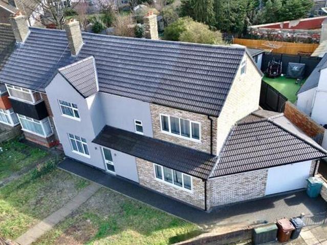 Levine Gardens, Barking, 4 Bedroom End