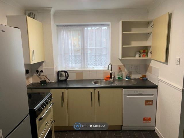 Lewes Close, Grays RM17, 1 bed flat to rent, £1,300 pcm | PrimeLocation