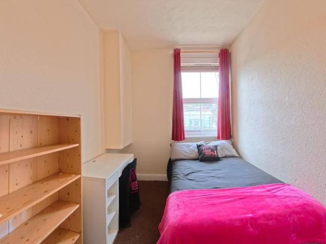Lewes Road, Brighton BN2 4 bed flat to rent £2,250 pcm £519 pw