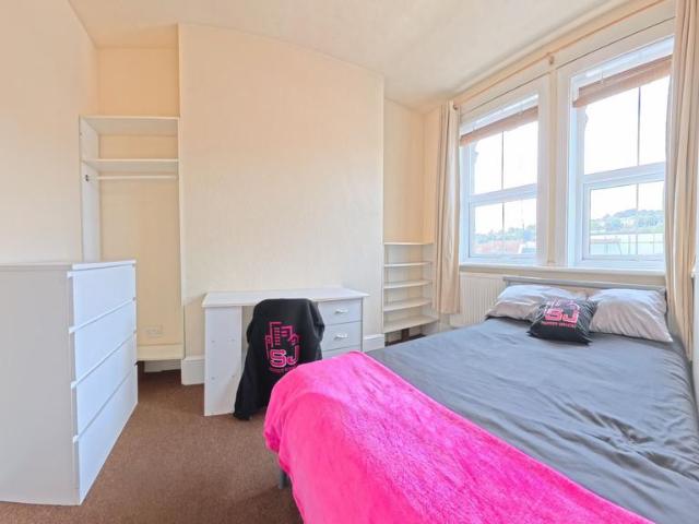 Lewes Road, Brighton BN2 4 bed flat to rent £2,250 pcm £519 pw