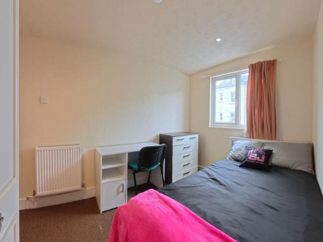 Lewes Road, Brighton BN2 3 bed apartment to rent £2,000 pcm £462 pw