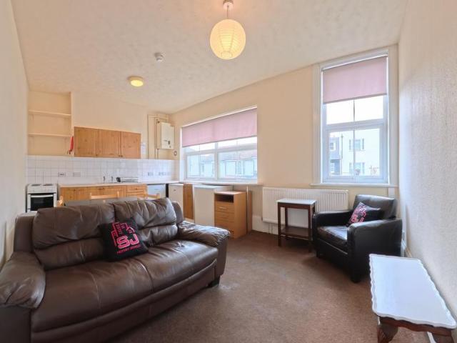 Lewes Road, Brighton BN2 3 bed apartment to rent £2,000 pcm £462 pw