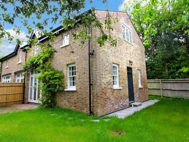 Lewes Road, Haywards Heath, RH17 2 bed cottage to rent £1,850 pcm £427 pw