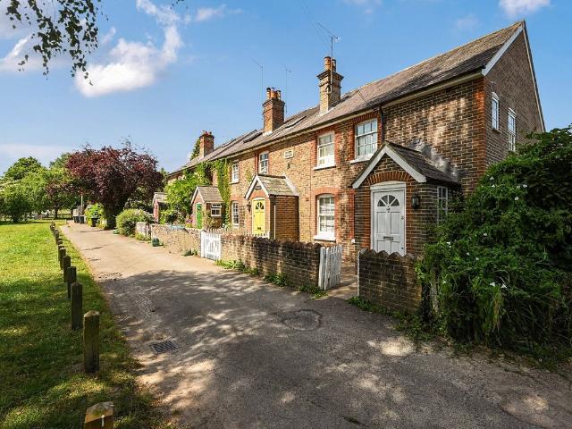 Lewes Road, Lindfield, Haywards Heath, West Sussex RH16, 3 bed end terrace house to rent, £2,600 pcm | PrimeLocation