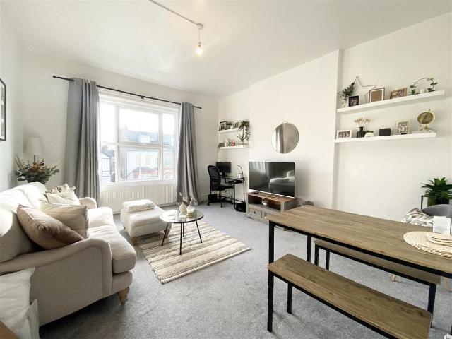 Lewin Road, London 1 bed flat to rent £1,550 pcm £358 pw
