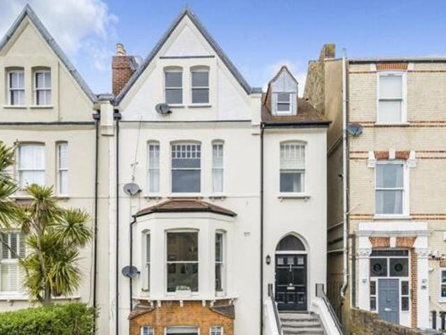 Lewin Road, Streatham Common, 2 Bedroom Flat