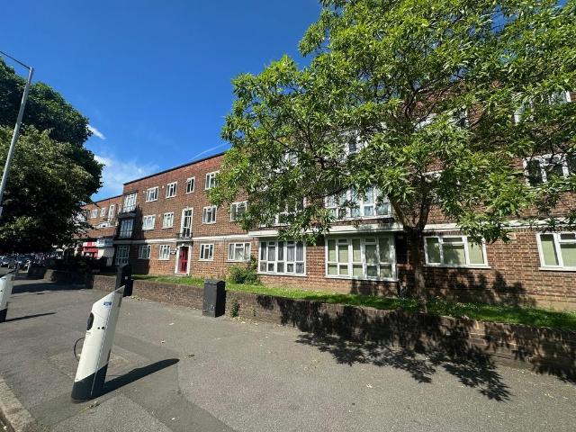 Lewis Burt House, Barking, IG11 2 bed flat to rent £1,800 pcm £415 pw