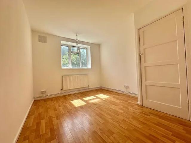 Lewis Burt House, IG11, Property for rent