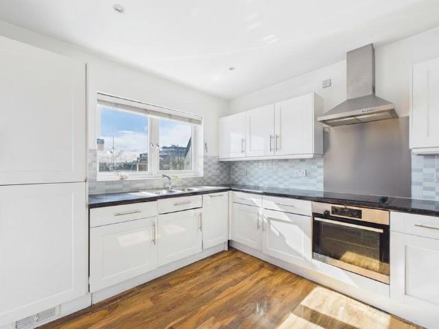 Lewis Court, Moorbridge Road. 2 bed flat to rent £1,695 pcm £391 pw