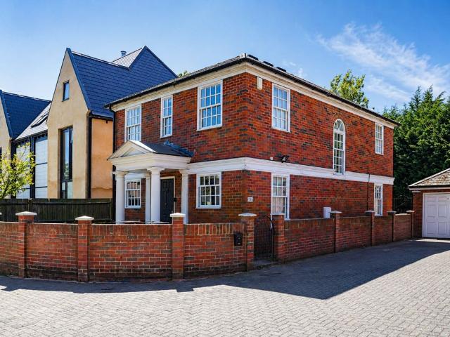 Lewis Close, Southgate N14, 4 bed detached house to rent, £3,000 pcm | PrimeLocation