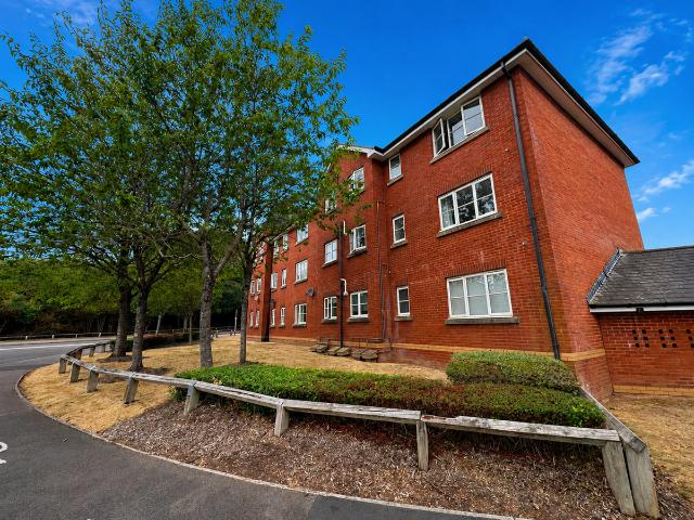 Lewis Crescent, Exeter EX2, 2 bed flat to rent, £1,250 pcm | PrimeLocation