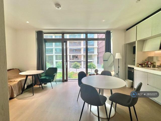 Lewis Cubitt Square, London, N1C 1 bed flat to rent £2,600 pcm £600 pw