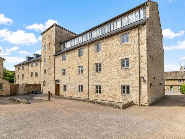 Lewis Lane, Cirencester, Gloucestershire GL7, 2 bed flat to rent, £1,350 pcm | PrimeLocation