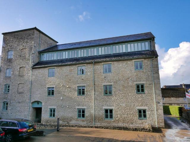Lewis Lane, Cotswold Mill Lewis Lane. 2 bed flat to rent £1,295 pcm £299 pw