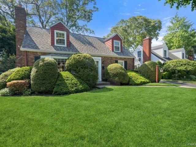 Lewis Rd, Merrick, Home For Sale