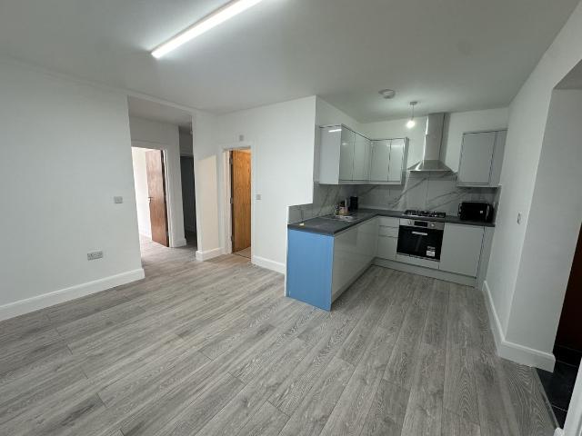 Lewis Road, Southall UB1, 3 bed flat to rent, £2,450 pcm | PrimeLocation