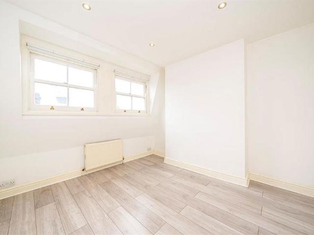 Lewisham Way, London SE14 1 bed flat to rent £1,450 pcm £335 pw
