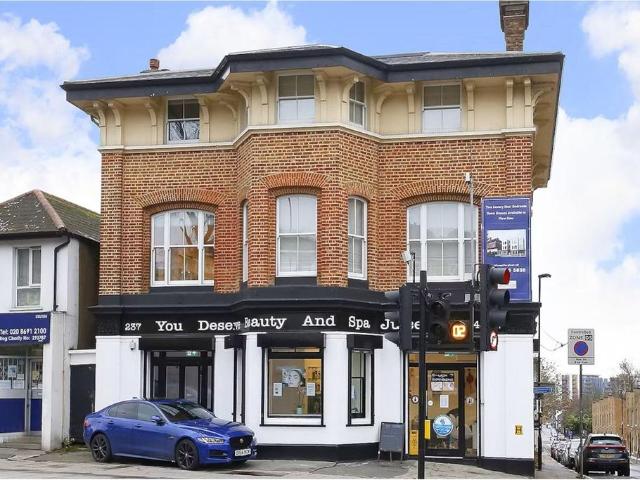Lewisham Way, London, SE4 1 bed flat to rent £1,750 pcm £404 pw